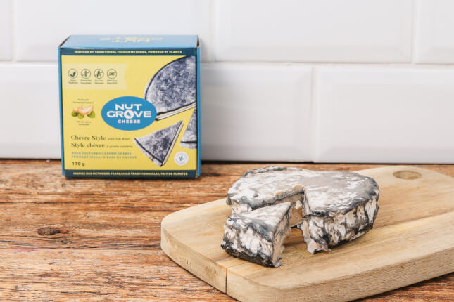 Fromage végétalien style chèvre à croûte cendrée - Marché des Fermes Lufa