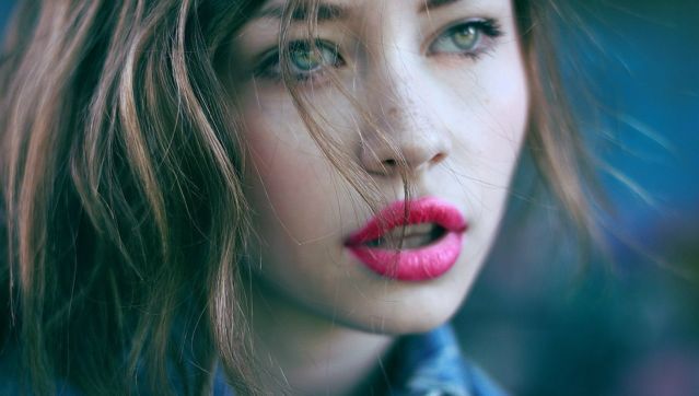 Eye Widen Wth Panic And Tear Up Nostrals Flare As She Struggles To Breathe Her Lipstick Smears