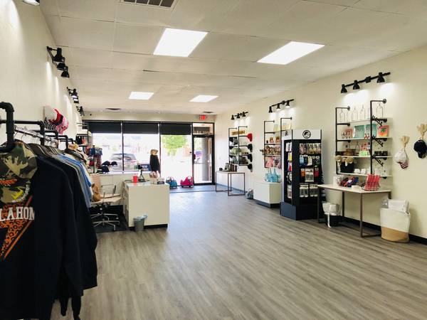 🧘Sublease our Retail Store for Yoga Classes🧘 (Oklahoma City) ‹ image 1 ...