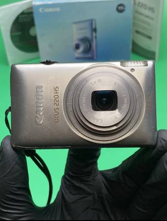 Canon PowerShot IXUS 220 HS / ELPH 300 HS 12.1 MP Digital Camera ...