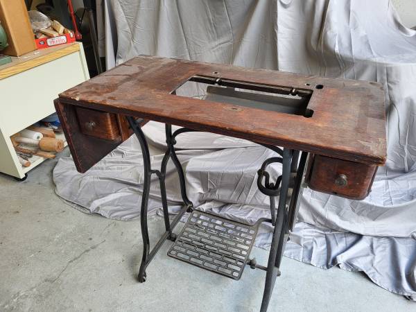 Treadle sewing machine table - $25 (Kennesaw/Marietta) ‹ image 1 of 4 ...