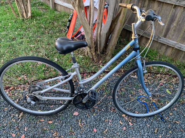 Giant Cypress Step through frame hybrid bike. Small/Med frame - NEEDS ...