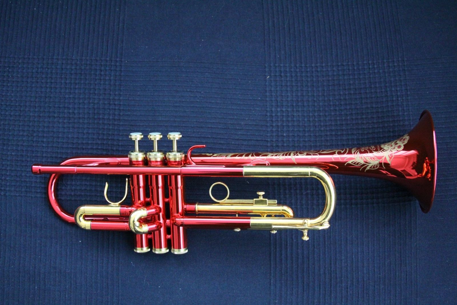 Martin Committee Trumpet T3465 Engraved Red | Musical Instruments ...