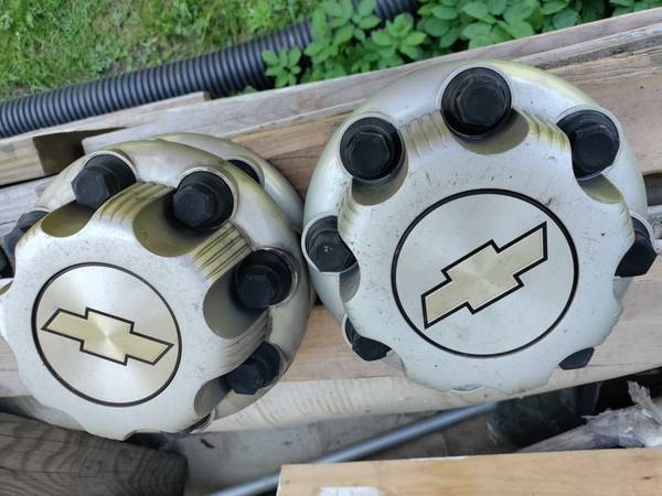 Set of 4 Center Caps Chevy 3/4 ton 8 lug - $100 (Older 8x6.5" bolt ...