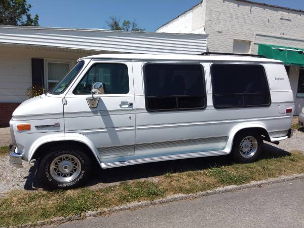 SALE! 1995 GMC Vandura 2500 Explorer Van Seats 7 rear bed 206K mi ...