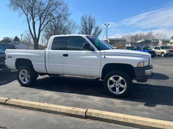 2000 DODGE RAM 4X4 OFF ROAD - $9,990 (801 N CUNNINGHAM AV URBANA IL ...