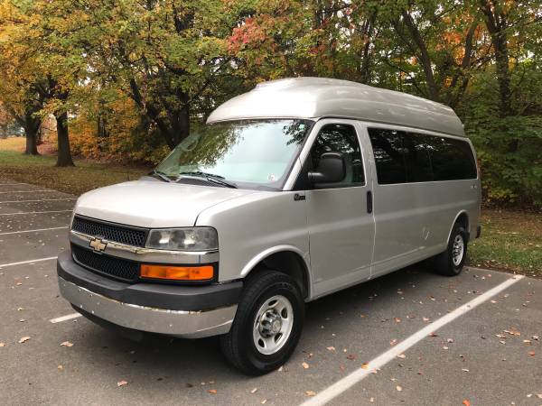 2010 Chevrolet Express 4WD* with “BRAUN Millennium2” Wheelchair Lift ...