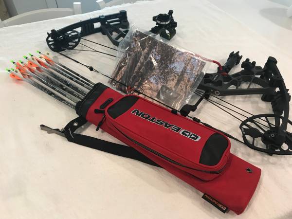 Hoyt Axius Compound Bow & Easton Arrows 28-30" As New - $949 (Salisbury ...