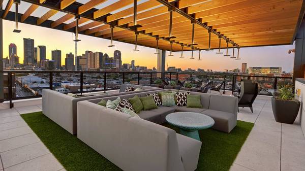 **HALF OFF FIRST MONTH’S RENT** LUXURY DOWNTOWN DEEP ELLUM $1,485 ...