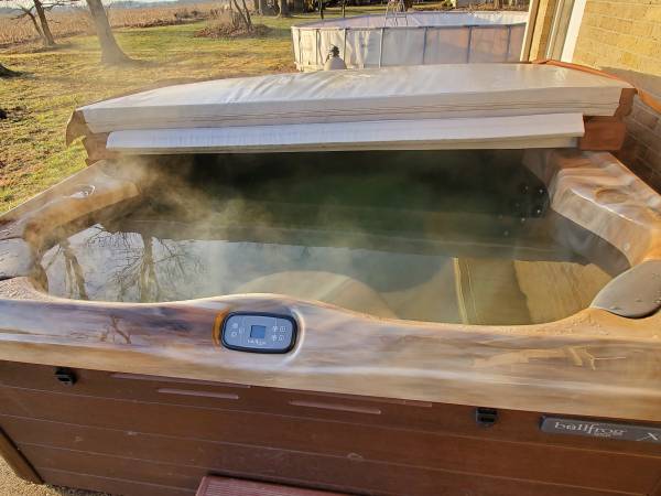 Bullfrog X8 hot tub spa $10,500 | General Items | Dayton, OH | Shoppok