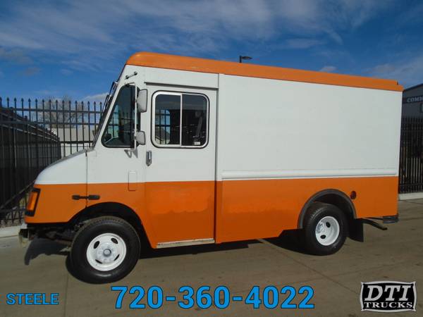 2004 Workhorse P42 10' Stepvan, Driver & Curbside Doors, Shelving Pack ...