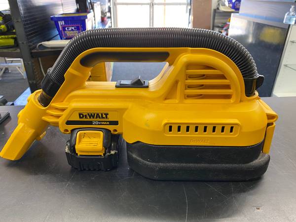 Dewalt DCV517 20V MAX* 1/2 Gallon Wet/Dry Portable Vac + 3AH Battery ...