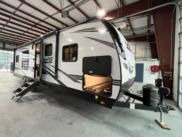 23 Cruiser MPG 2700TH Travel Trailer Toy Hauler Camper RV 13ft Garage ...