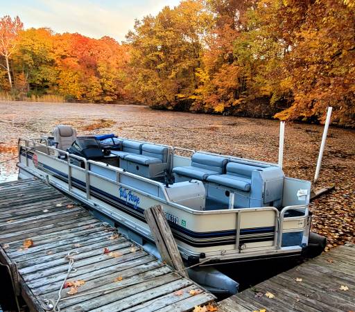 24ft Pontoon 90hp Motor Runs and drives $2,600 | Boats For Sale ...