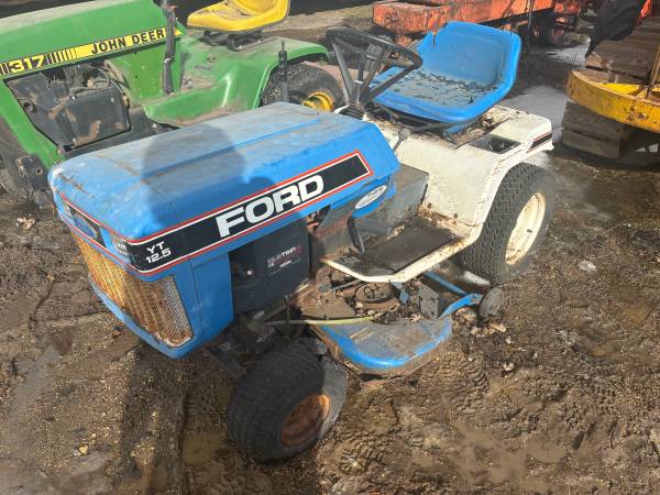Ford YT12.5 Lawn Tractor $250 | Garden Items For Sale | Fargo, ND | Shoppok