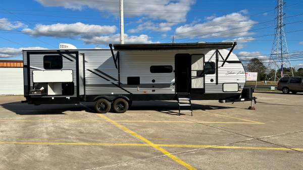 2021 east to West by Silver Lake triple slide two bedroom bunkhouse ...