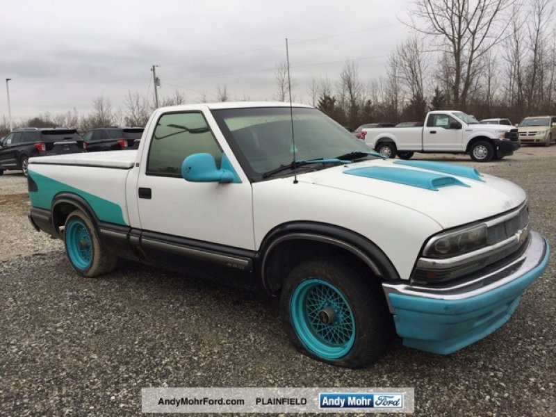 Chevrolet S10 Camper Shell For Sale - ZeMotor