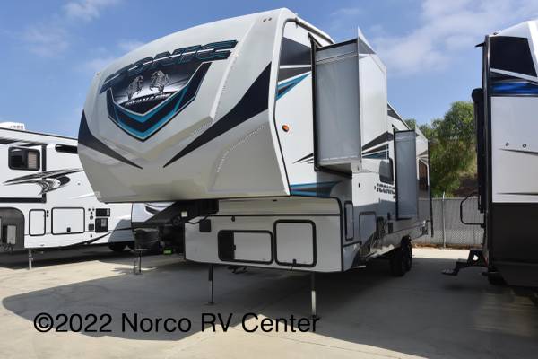 **ON SALE! 20ft of Cargo NEW 2023 Iconic 3220CKG Toy Hauler 5th Wheel ...