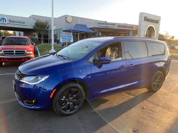 WOW! Ocean Blue 2019 Chrysler Pacifica Limited Hybrid - Low Miles ...