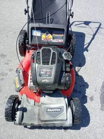 Snapper 7.25hp self-propelled mulching mower with high back wheels $175 ...