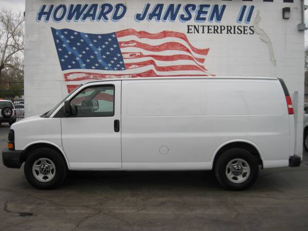 2006 GMC SAVANA CARGO / SERVICE VAN WITH SIDE WHEELCHAIR / EQUIP LIFT ...