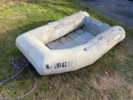 West Marine inflatable 13,8 boat , model HPV 420 4HP Mercury Engine ...
