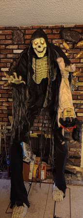 7ft Towering Boogeyman With Kid Halloween Animatronic $400 | Garden ...