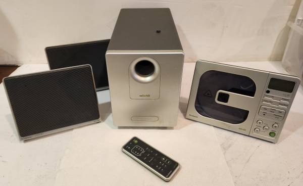 Brookstone mwCDv1.0 Full Sound CD Player AM FM Radio 2.1 Speaker $45 ...