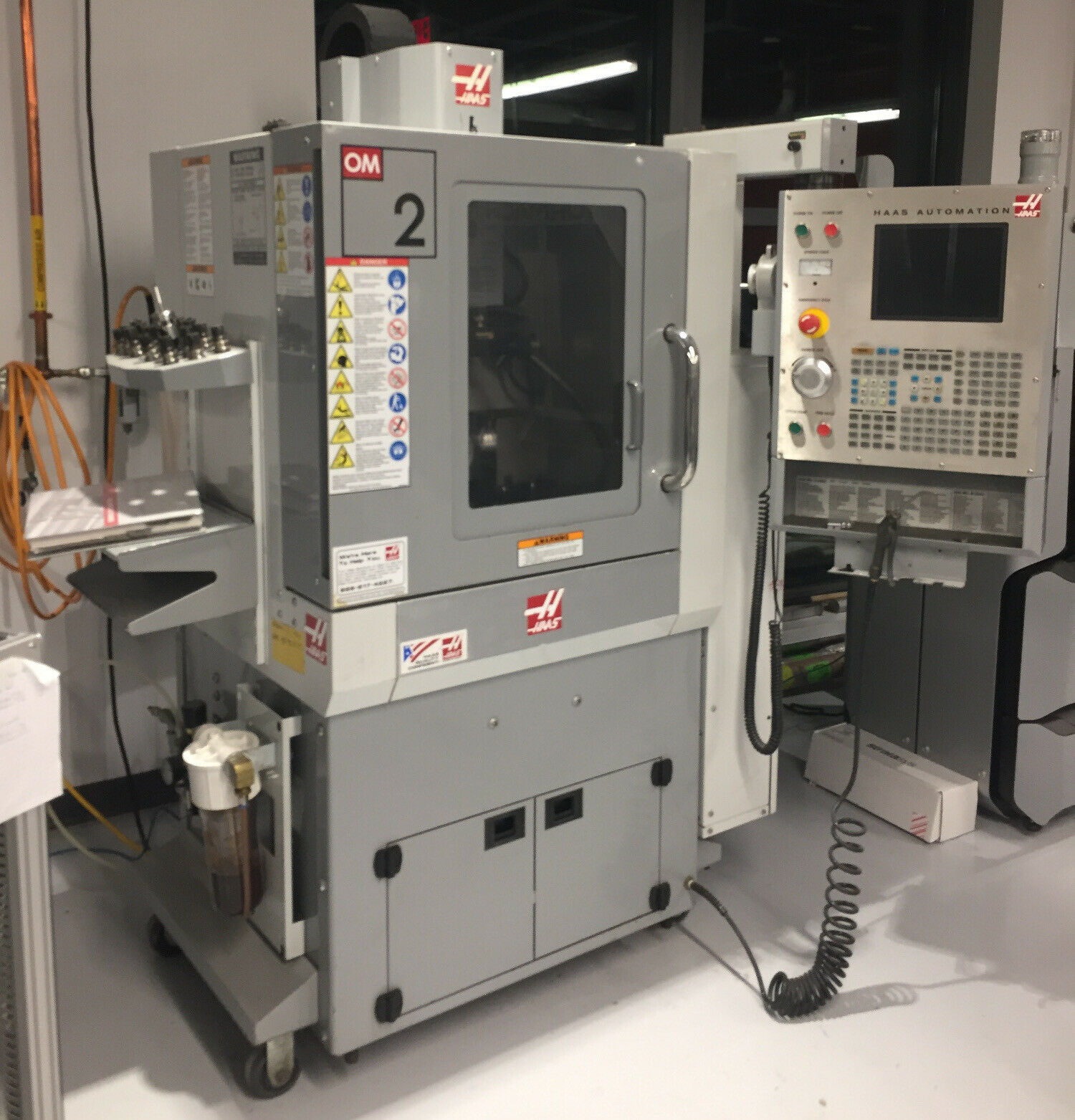 Haas OM-2A Compact Mill with Haas 5-Axis Trunion Table and Drives ...
