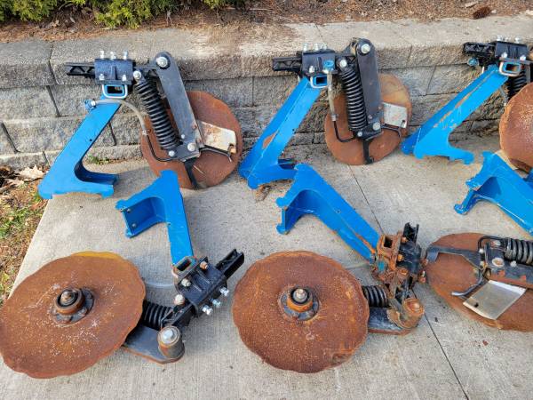 8 kinze single disc no till fertilizer openers $200 | Garden Items For ...