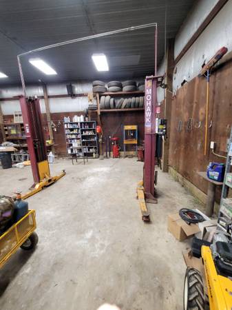 Mohawk 2 post vehicle lift Hoist $8,000 | Tools For Sale | Mason City ...