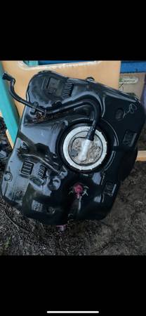 Honda Civic Si gas tank $60 | Auto Parts Sale | Merced, CA | Shoppok