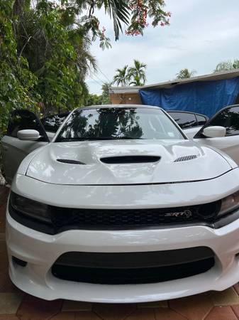 DODGE CHARGER SRT WHITE 2016 $20,000 | ZeMotor