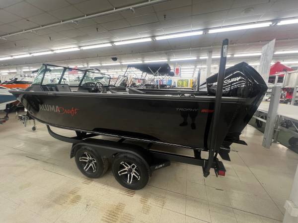 Huge Fishing boat sale on All instock Alumacraft Boats | Boats For Sale ...