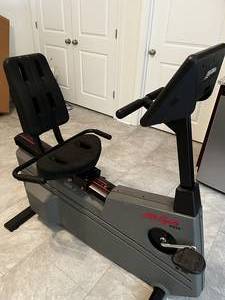 Life Fitness Life Cycle 5500 Recumbent Bike $150 | General Items ...