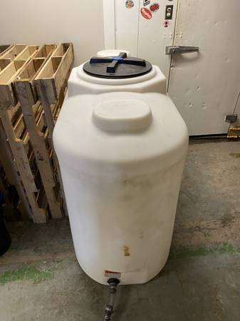 300 Gallon Doorway Water Storage Tank Container - $500 (Gallatin ...