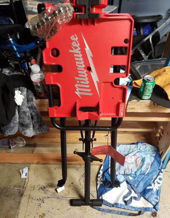 Milwaukee 6 Leveling Tripod Chain Vise 48-22-8690 $400 | Tools For Sale ...