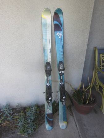 SALOMON 151cm parabolic shaped twin tip snow skis with bindings $160 ...