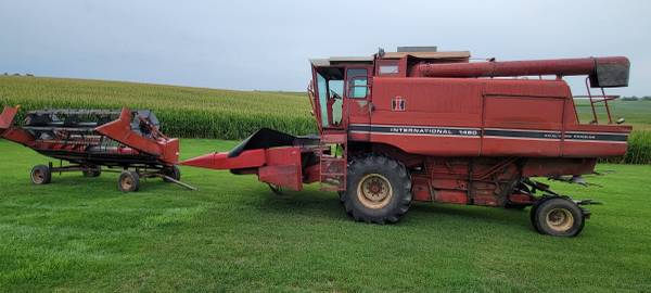 1460 International Combine, corn head, & grain table $12,000 | Garden ...