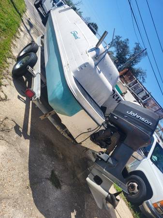 21 ft seaswirl deck boat w/ Johnson 130 $2,500 | Boats For Sale ...