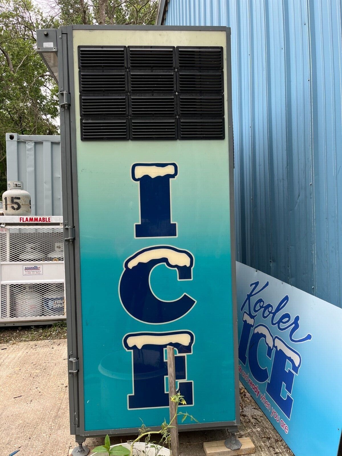 Kooler Ice IM500 Retail Vending Machine | Electronics For Sale ...