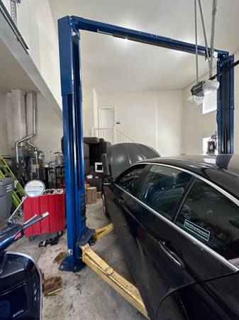 Rotary 2-Post Lift 9000lbs $4,000 | Tools For Sale | Portland, OR | Shoppok