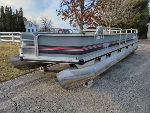 1990 24 Tracker Party Barge Pontoon boat $2,500 | Boats For Sale | Quad ...