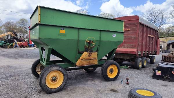 JM 350 - Heider & Farmec and NH and Heider Gravity Wagons and others ...