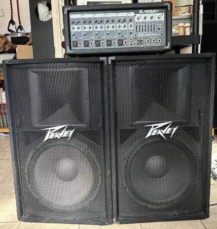 2-Peavey PV 115 800W Passive 15 Speakers + Peavey XR560 Powered Mixer ...