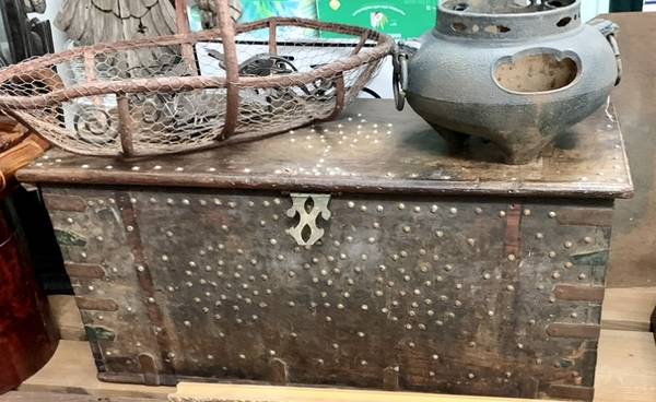 18th Century teak Zanzibar Islamic chest. Primitive Coffer dowry ...