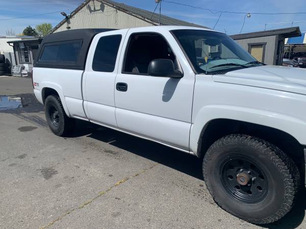 ARE camper shell came off a 06 Chevy Silverado with a 6 1/2 foot bed ...