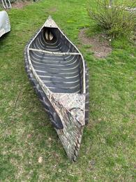 NEW 16 Ft Pointed Radisson Canoe Webb Seats Green Oars $975 | Boats For ...