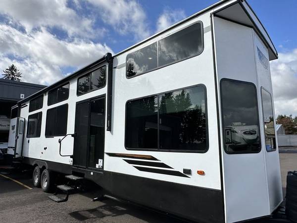 2024 Forest River Wildwood Grand Lodge 42VIEW Park Model Park Model ...