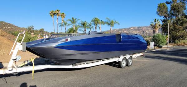 Custom Rendezvous Deck Boat 26ft Cat Hull 200HP Yamaha Outboard V6 ...